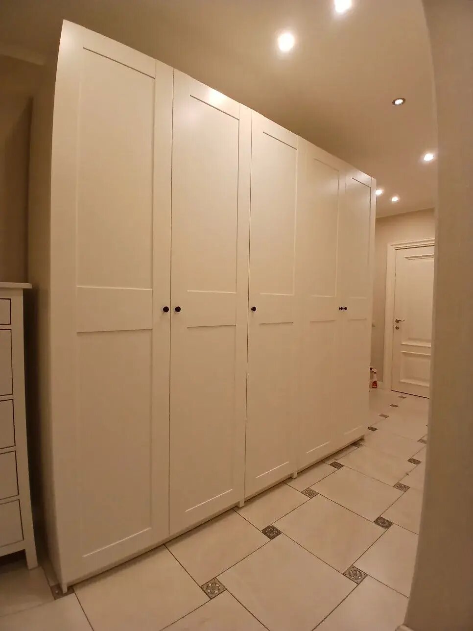 Шкаф распашной икеа пакс/макс, 5 дверей,3 корзины , 9 полок, универсальный угол, 250 см x 61 см x 233 см