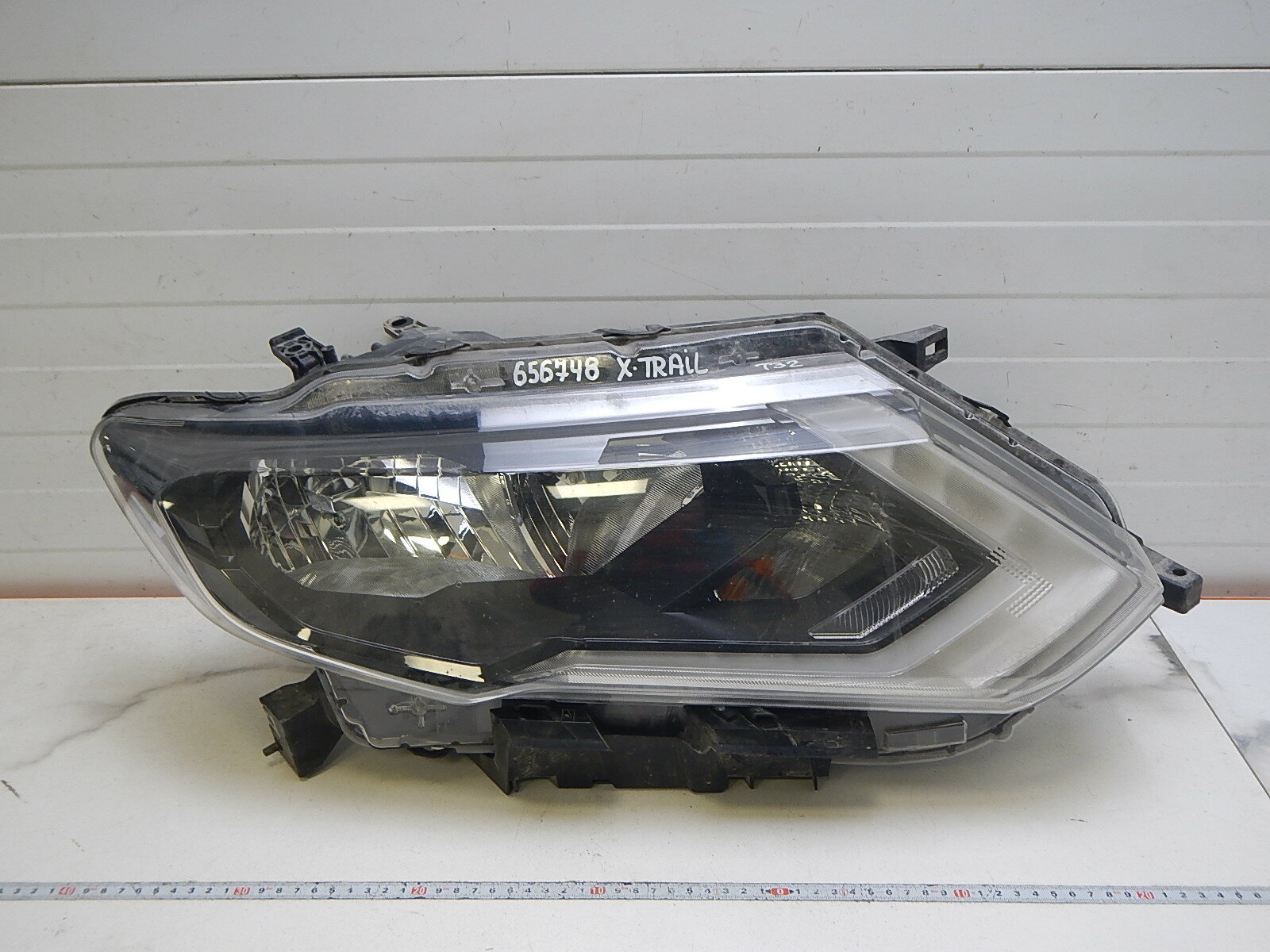 Б/У Фара правая, Nissan (Ниссан)-X-TRAIL (T32) (14-) NISSAN X-TRAIL (T32) (14-) 18-, галоген Отколоты куски корпуса, трещ...