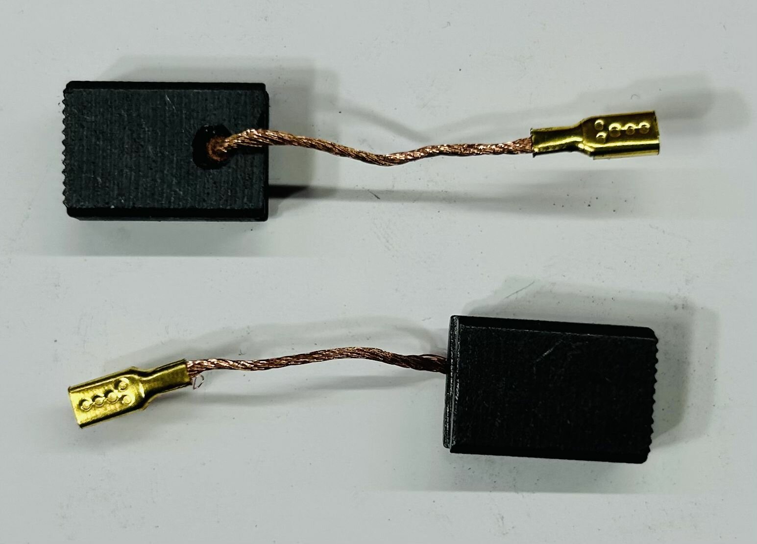 Электроугольные щетки CBLCM-6x11x16 (590)(поводок, клемма-мама) Подходит для Интерскол УШМ-125/1100