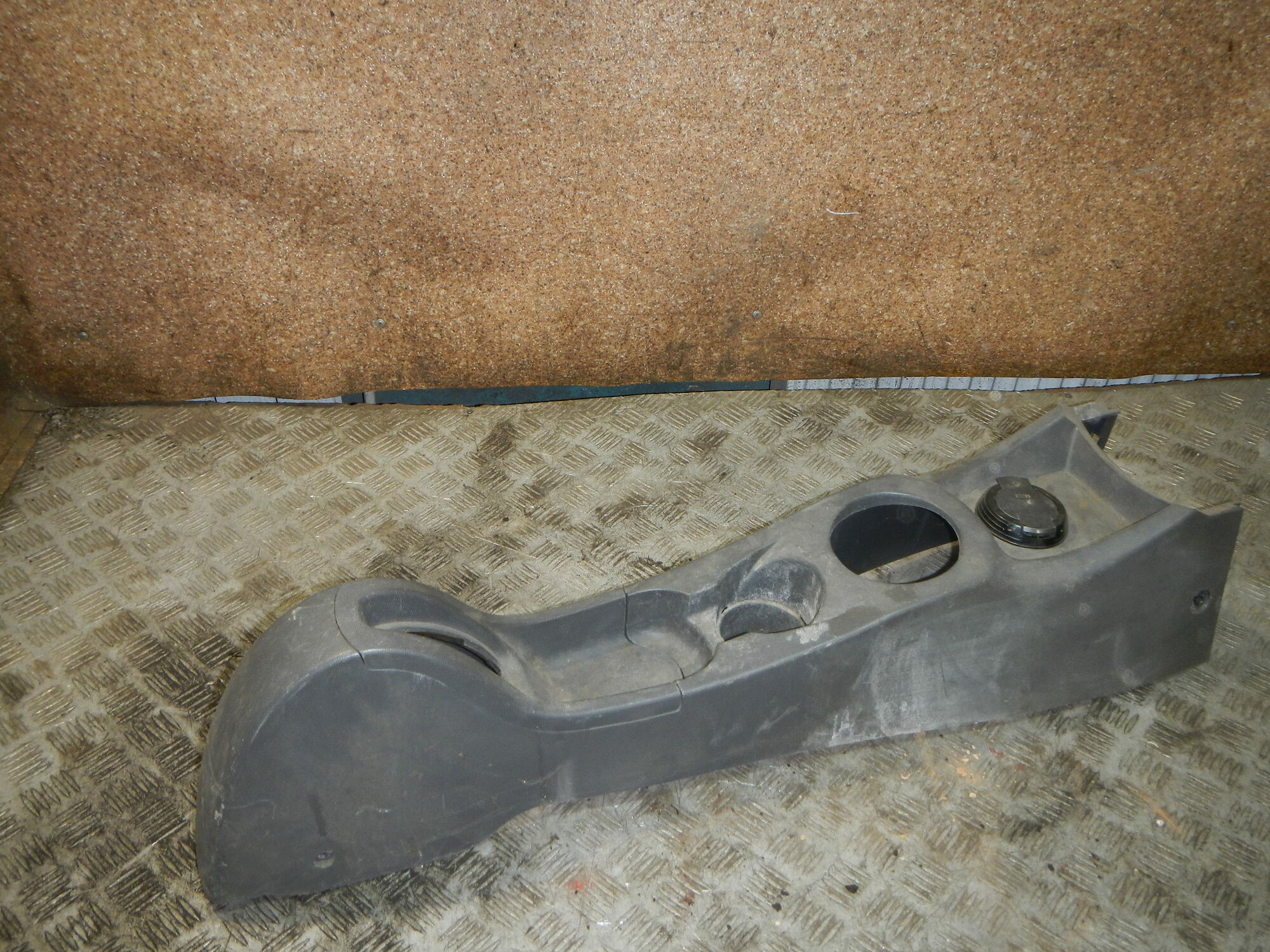 Б/У Консоль, Chery (Чери)-INDIS (11-15) Chery INDIS (11-15) С пепельницей. Царапины. 534118 CHERY арт. S185305920