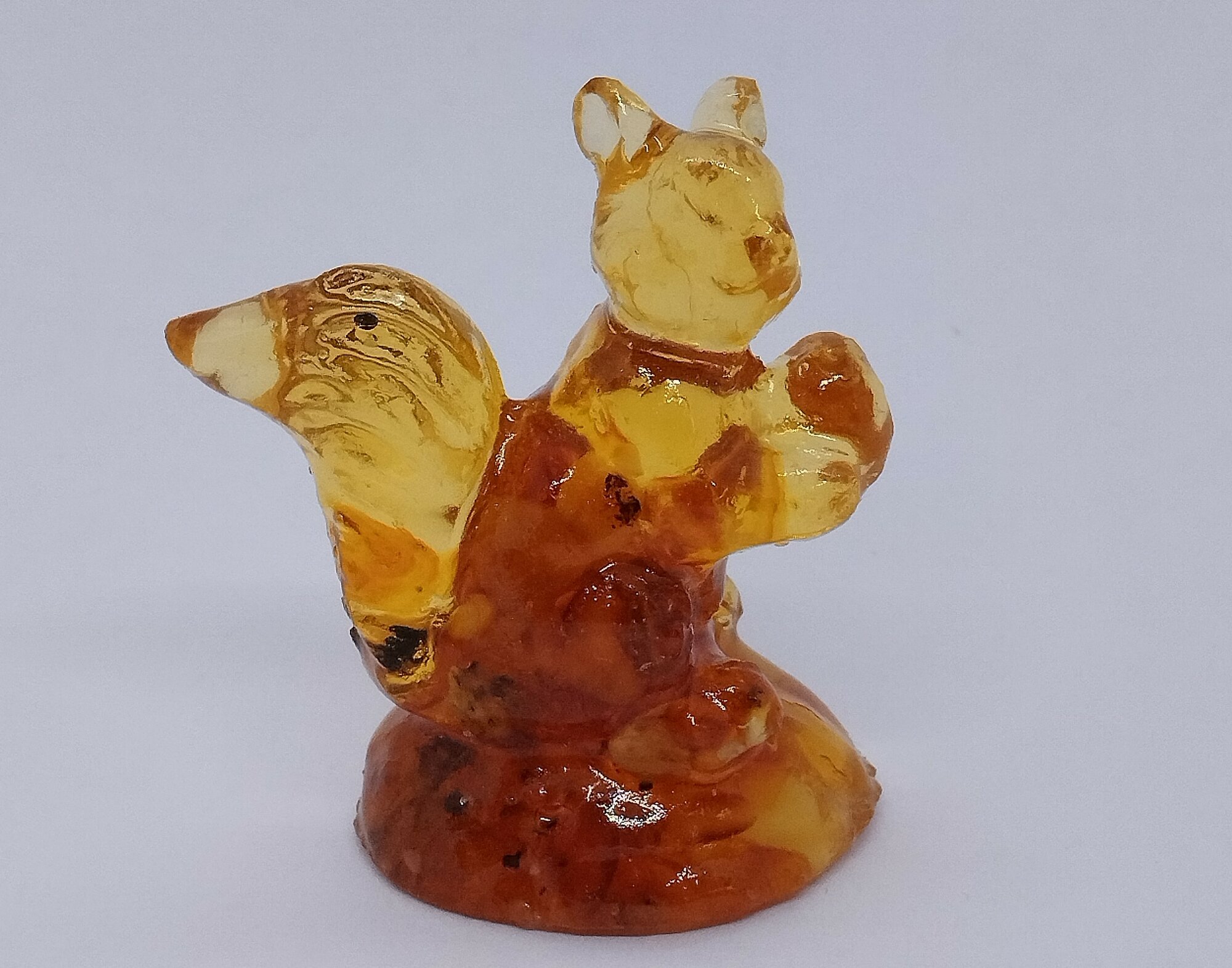 Янтарная фигурка Белочка 20 грамм