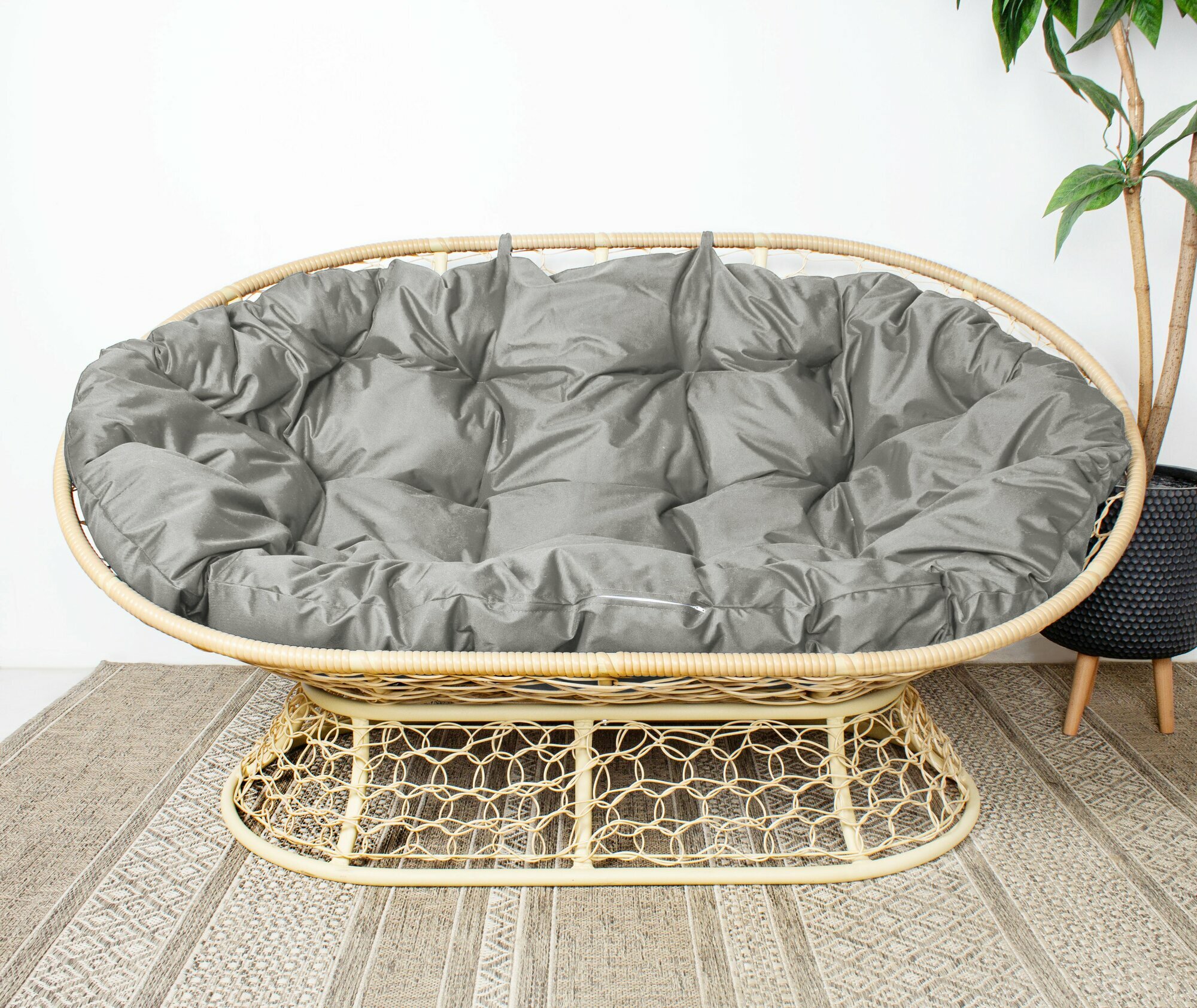 Диван мамасан с ротангом бежевый, серая подушка