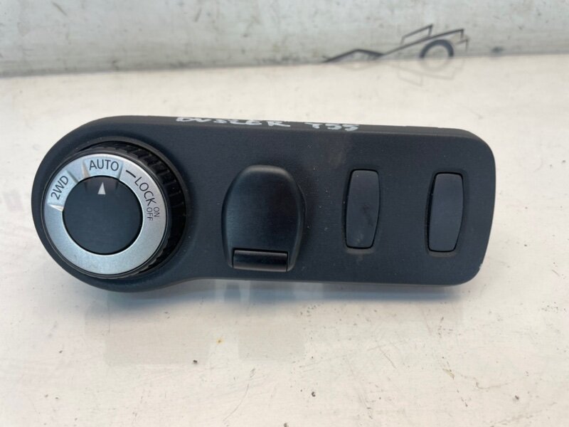 Б/У кнопка включения 4WD Renault Duster 2014 HSM F4RA400 46635 RENAULT арт. 251630024R