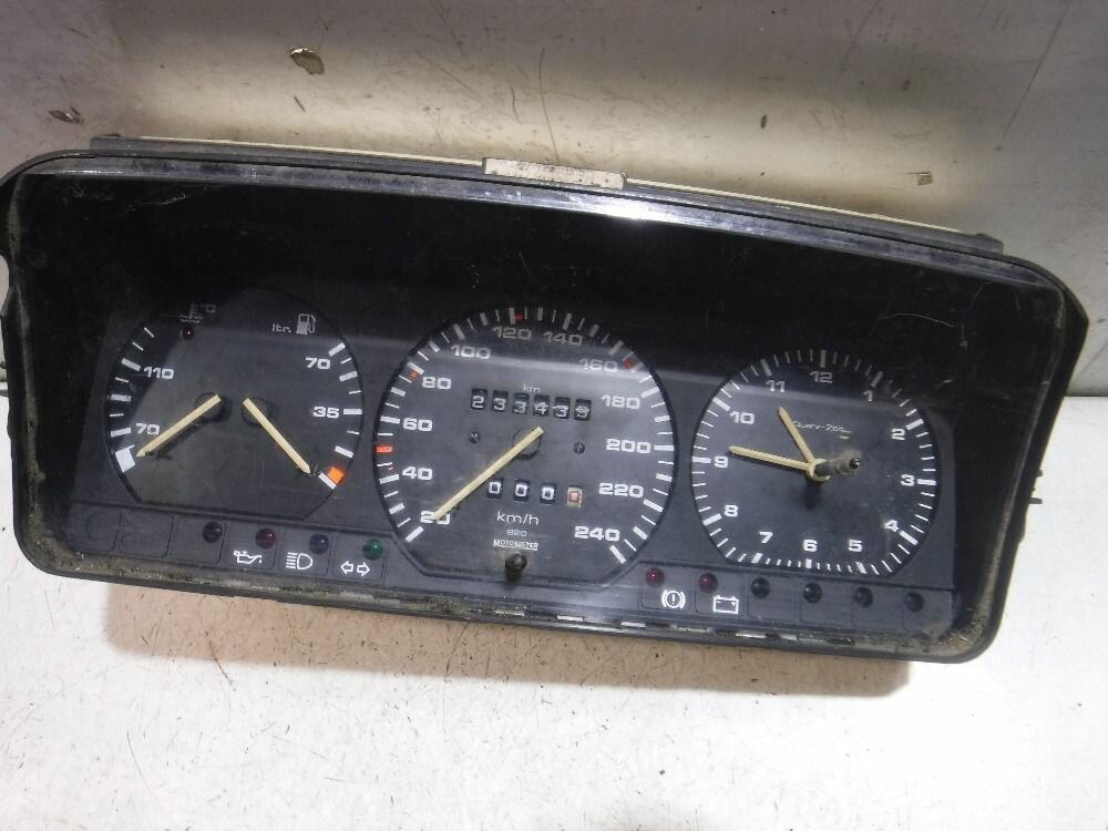 Панель приборов VW Passat B3 357919053E