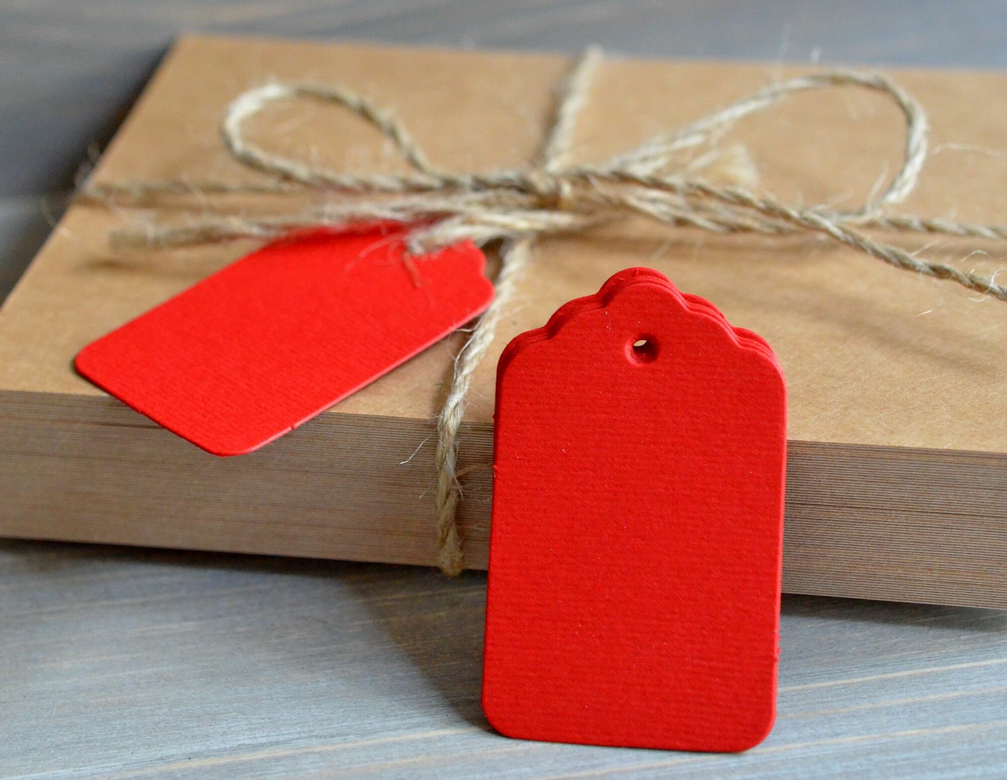 Бирки для подарков фигурные 30 шт+шпагат, красный