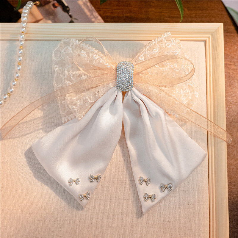 Зажим для головного убора "Бриллиантовый бант", молочно-белый, корейский