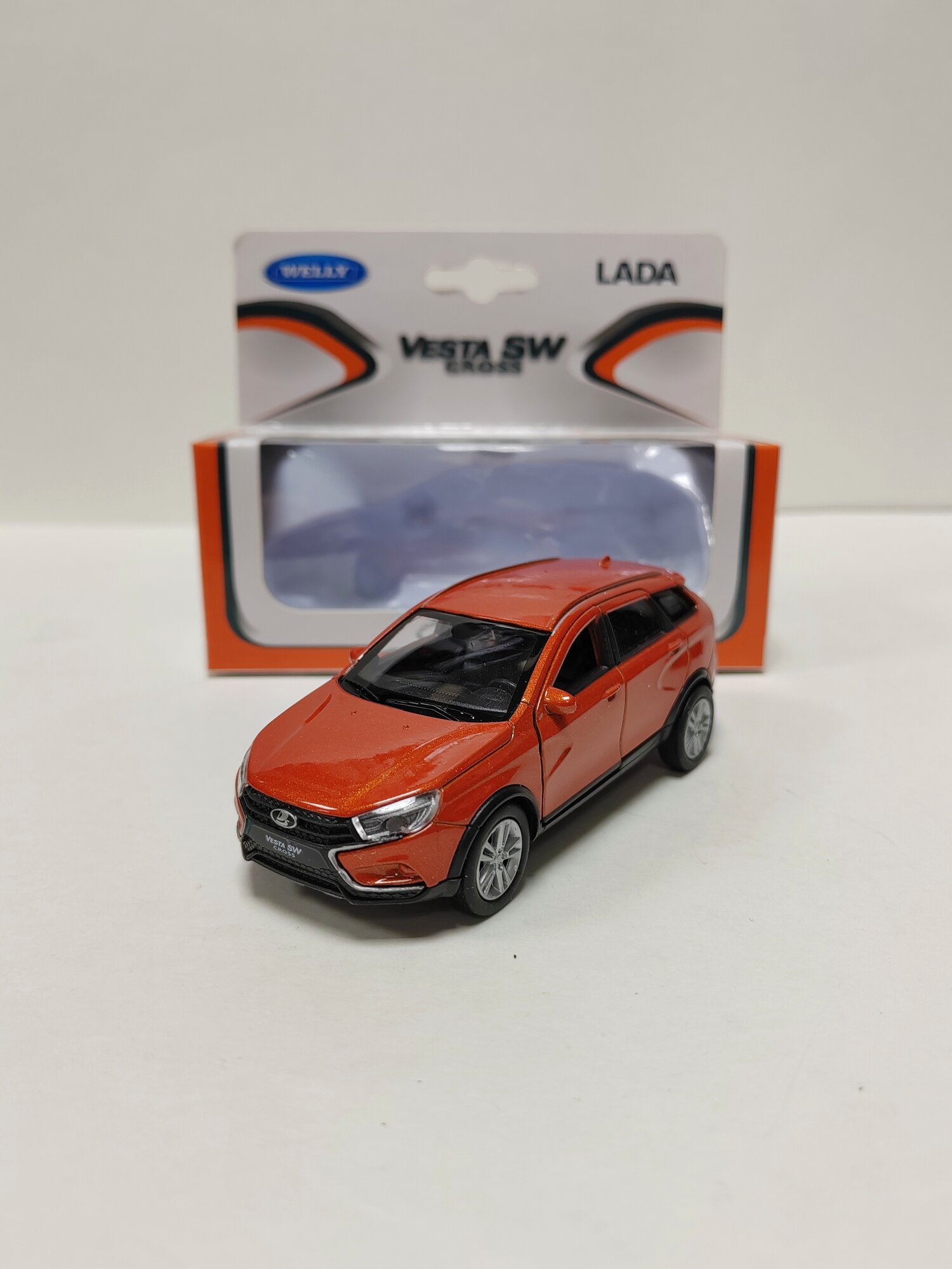 Модель Welly Лада Веста СВ кросс Lada Vesta SW Cross оранжевый