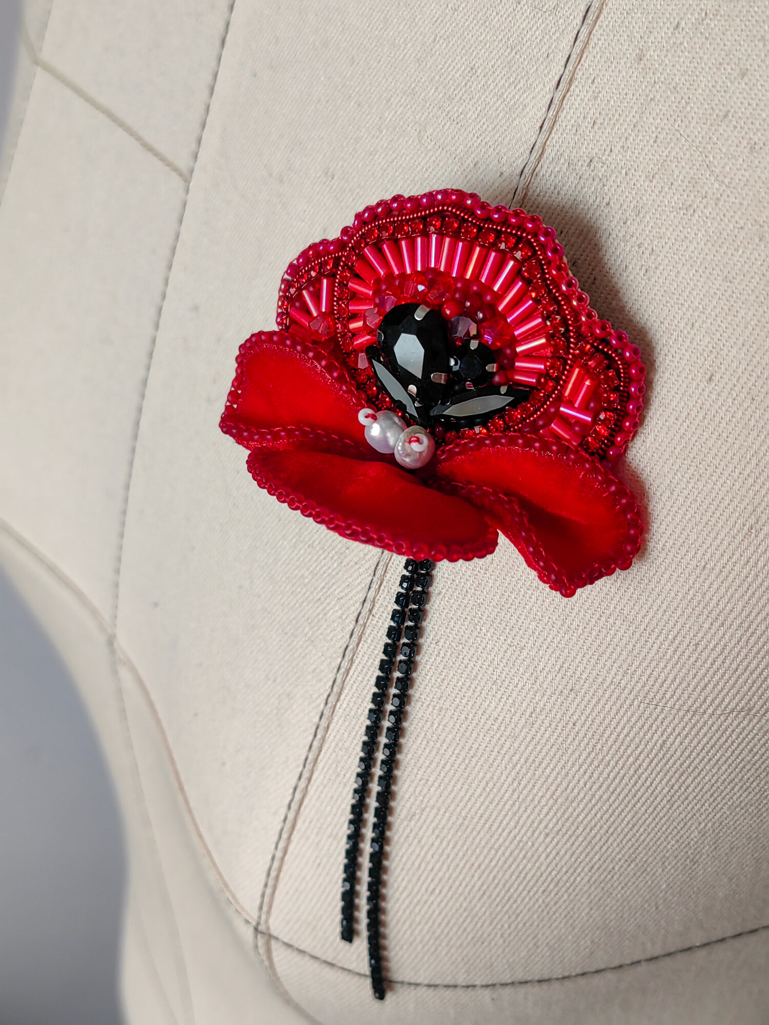 Брошь, стекло, стразы