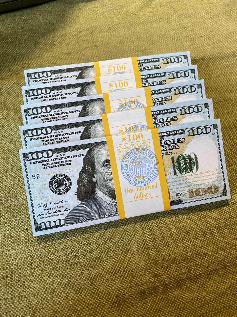 50 тысяч долларов США нового образца, сувенирные деньги (5 пачек 100 дол нов образца)