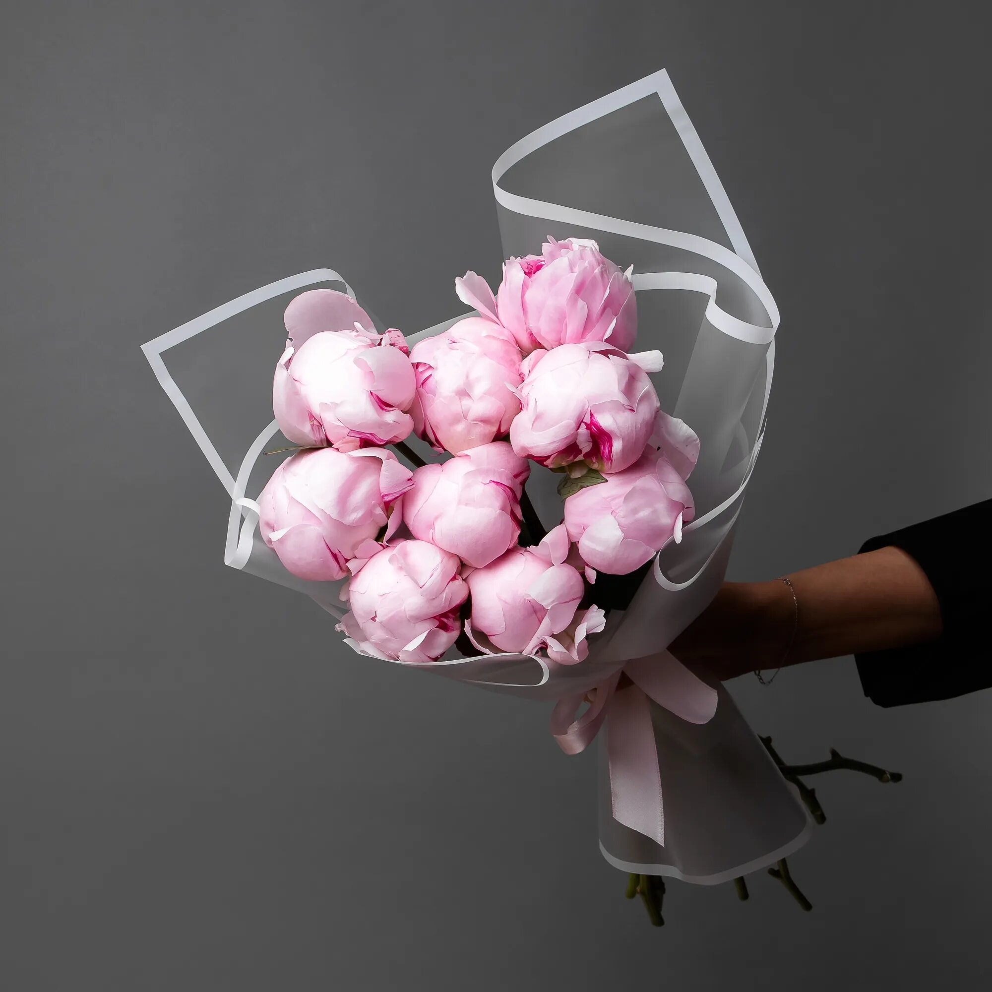 Букет пионов "Сара Бернар Розовый" 9 шт Высота 50 см в коробке и аквабоксе от "Простоцветы"