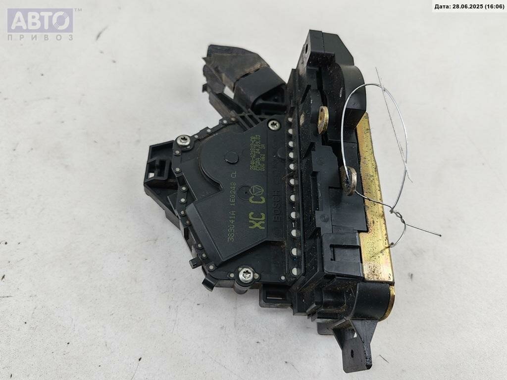 Замок двери передней правой Ford Focus 1 (1998-2005)