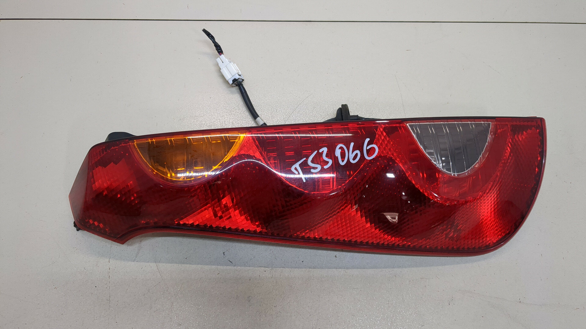 Фонарь (задний) левый Nissan Note E11 Б/У