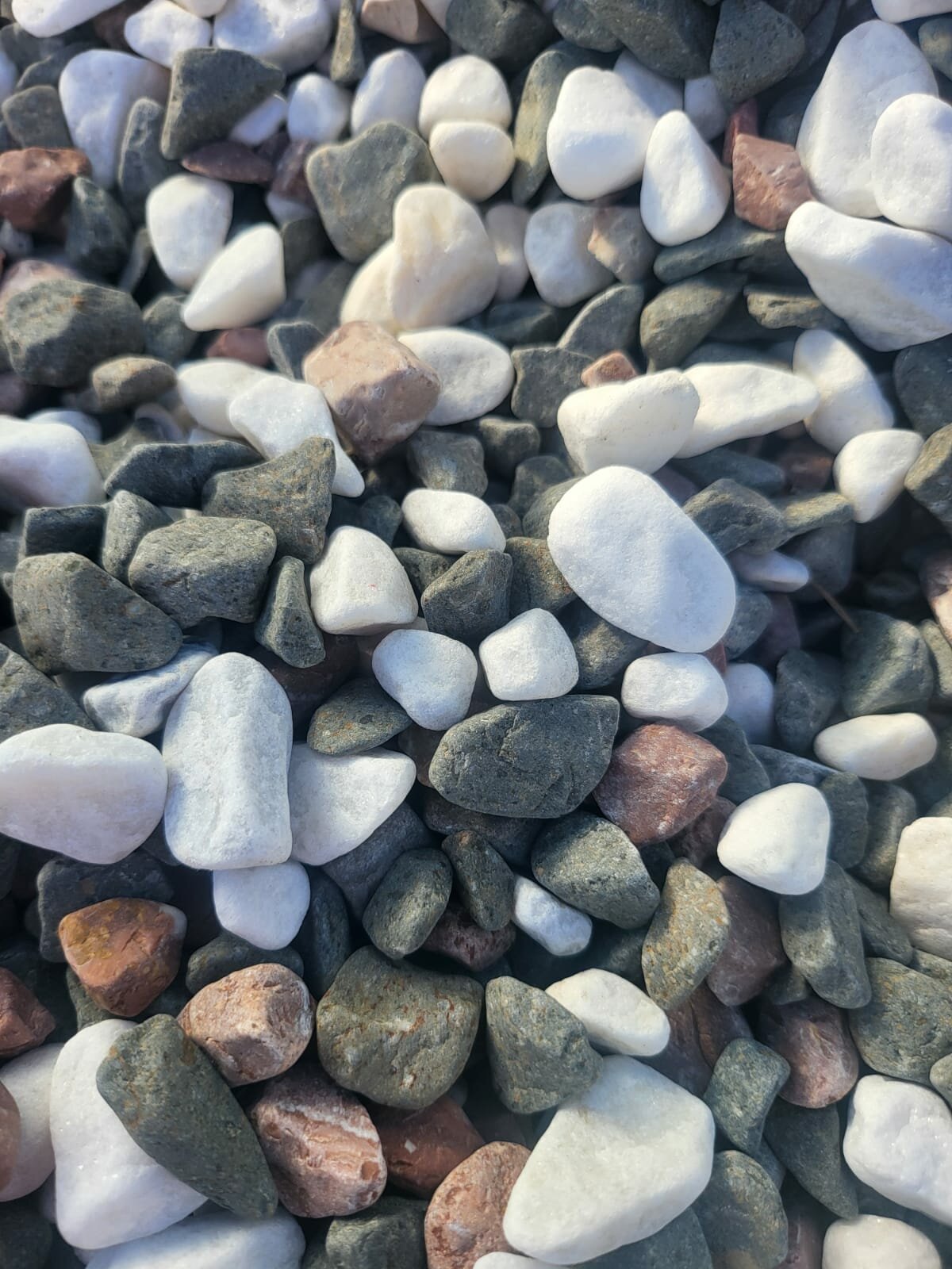 Грунт для аквариума. Крошка мраморная разноцветный микс. фракция 10-20мм. 1 кг.