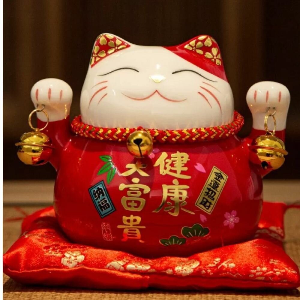 Манэки-Нэко керамическая копилка с красной подушкой