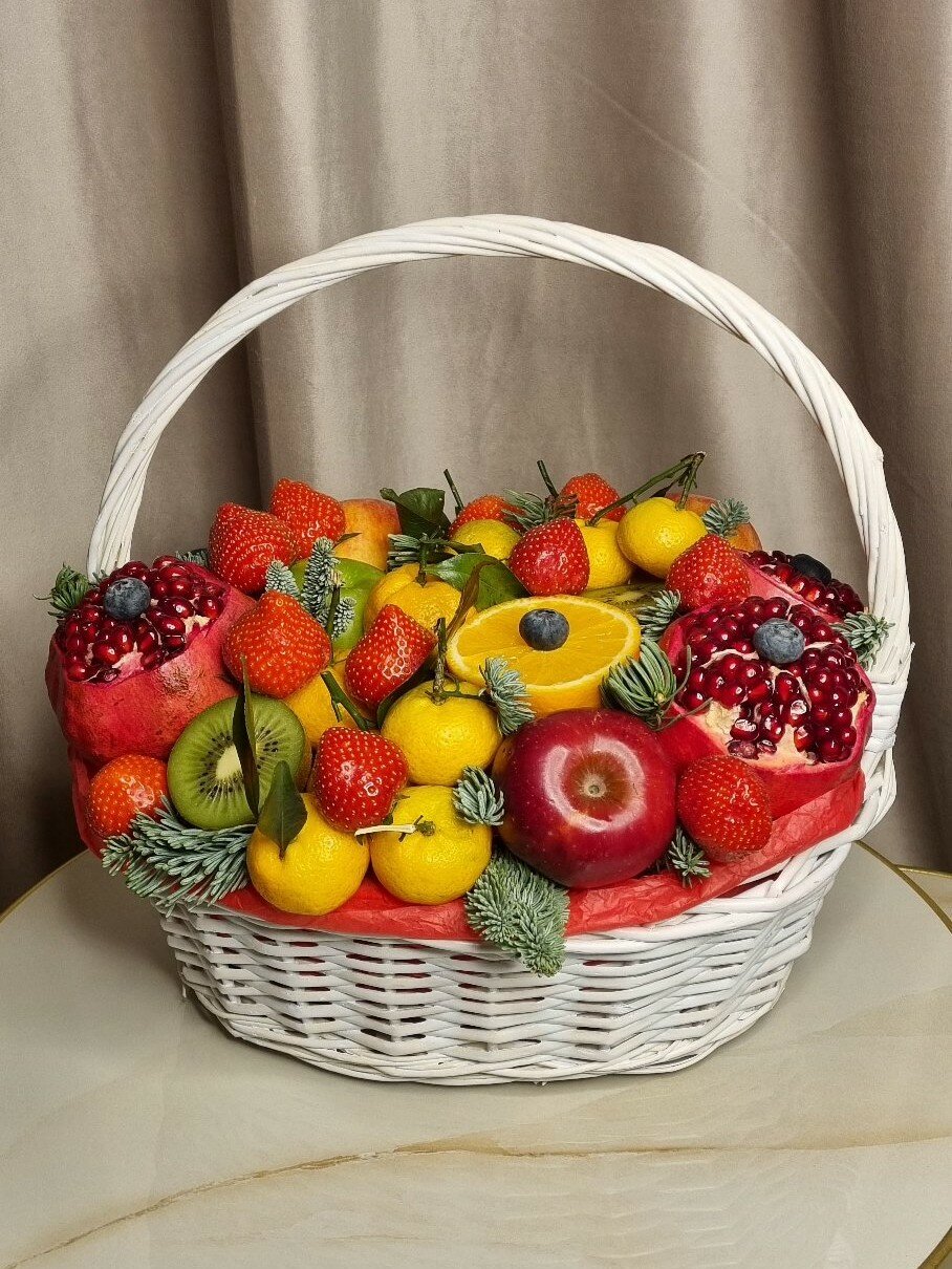 Корзина с фруктами и нобилисом подарок на день матери, новый год
