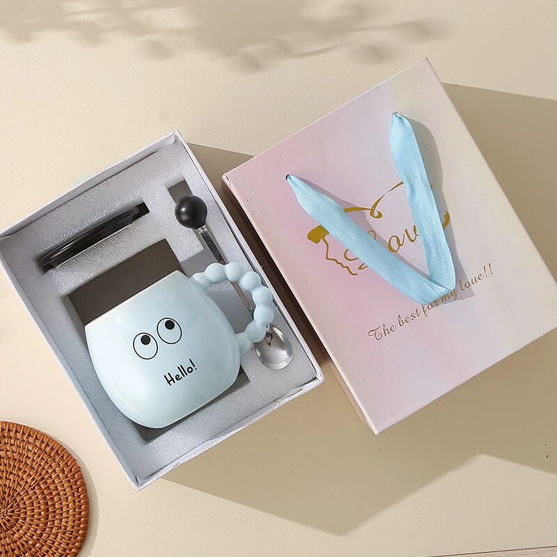 Коробка с радугой: синяя керамическая кружка с крышкой и ложкой - Подарок на день рождения для офиса