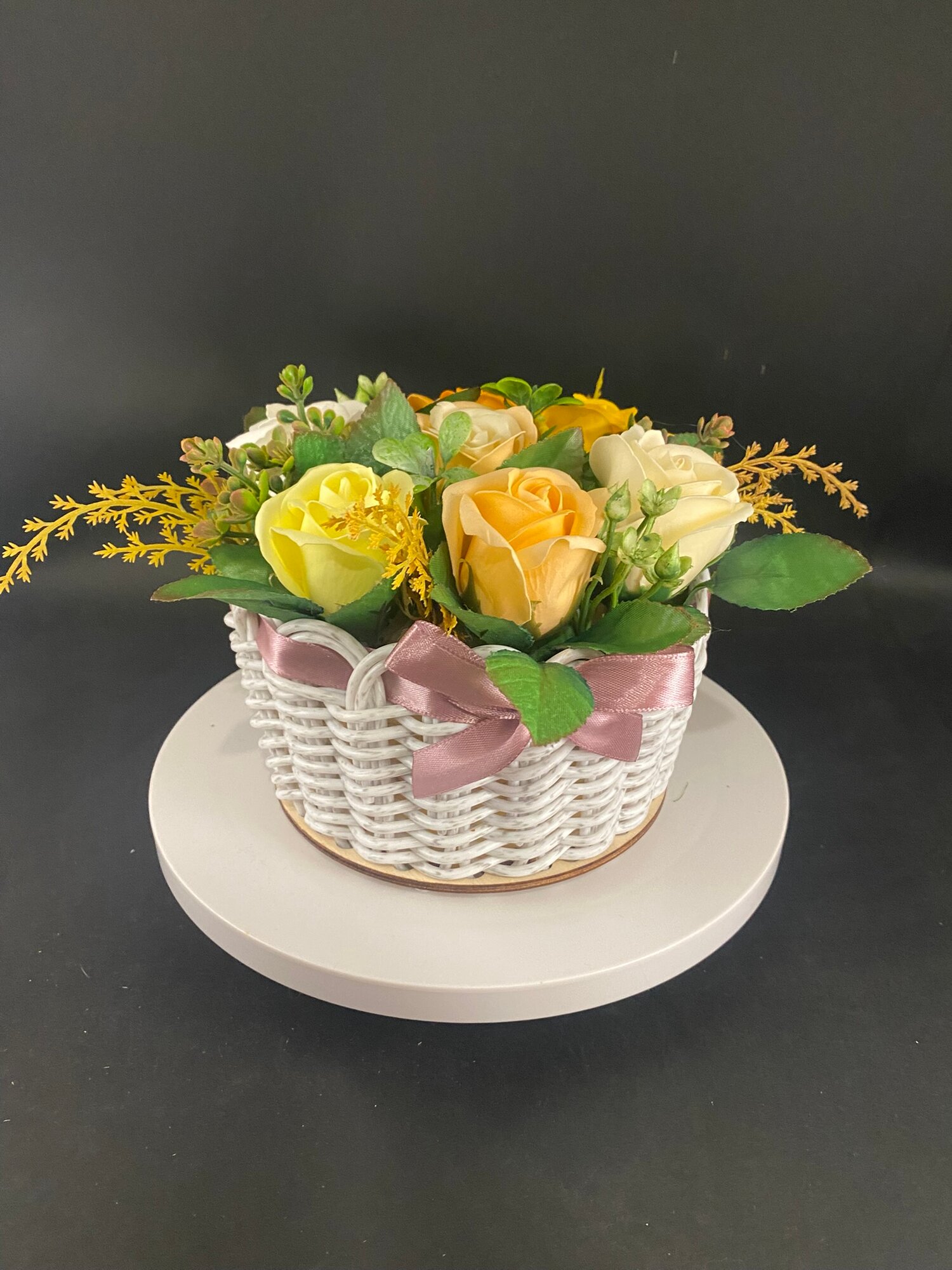 Букет мыльных цветов, цветы из мыла в корзине из ротанга, подарок женщине, 1 сентября, учителю