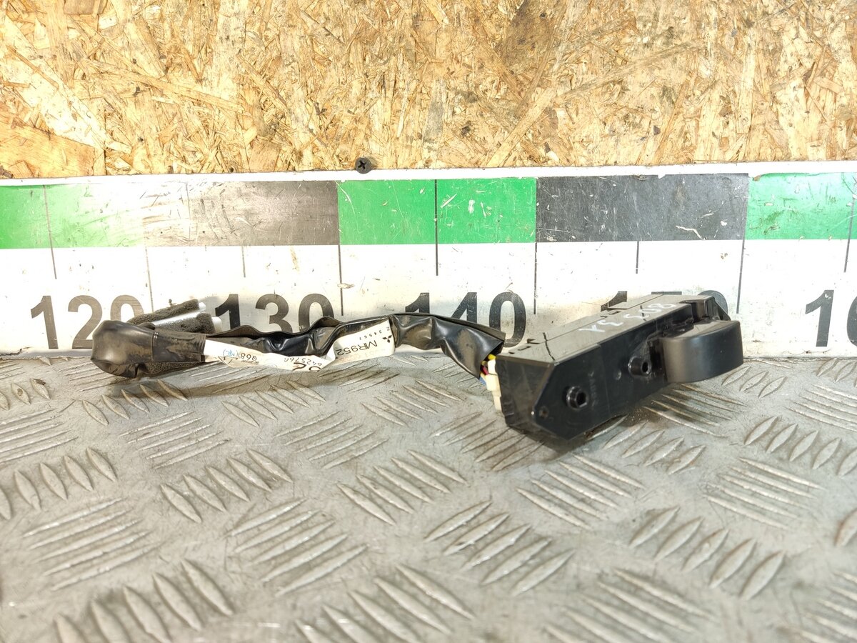 Кнопка стеклоподъемника MITSUBISHI Outlander CU MR502238