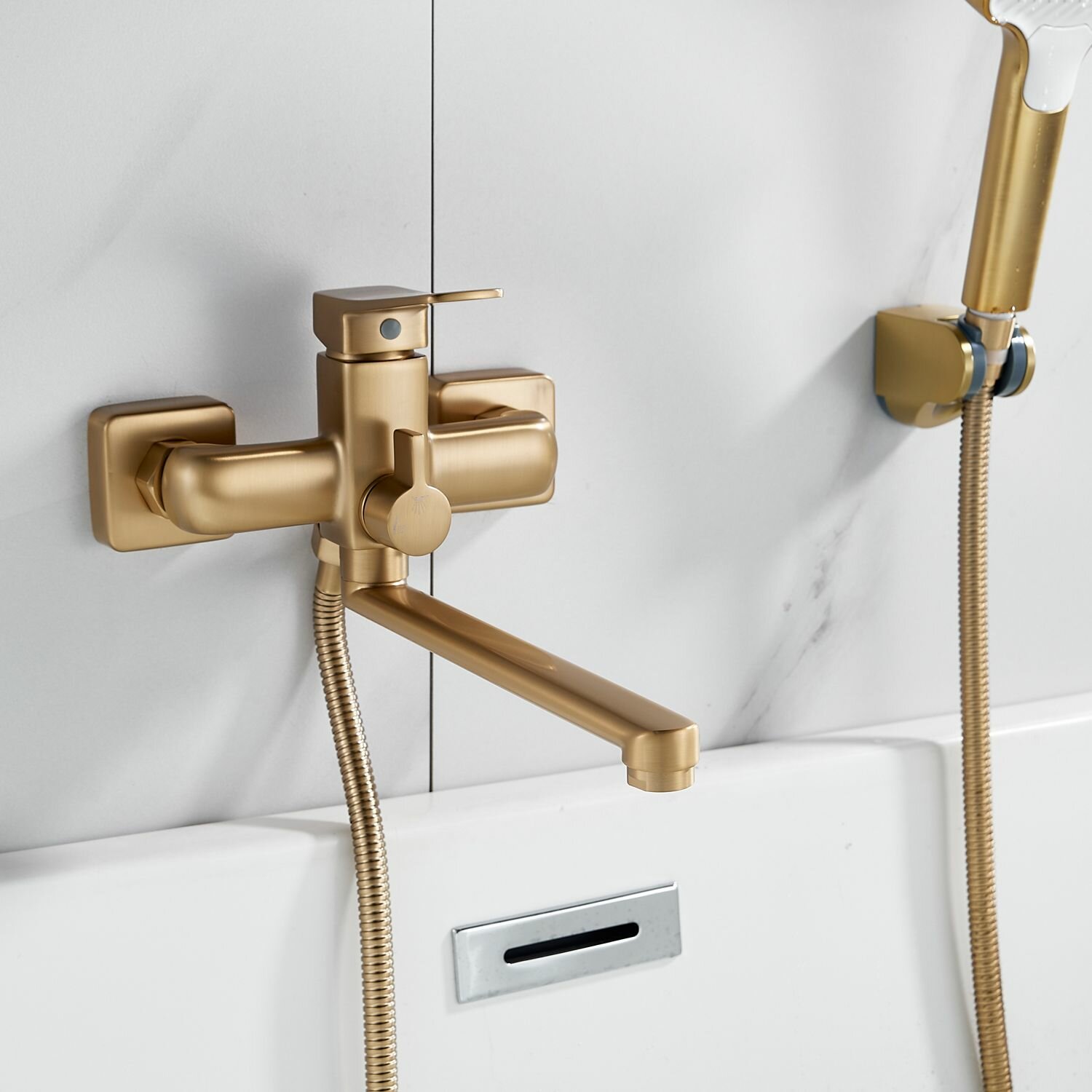 SHEVANIK" Смеситель для ванной с изливом 25см, золотой S9902G