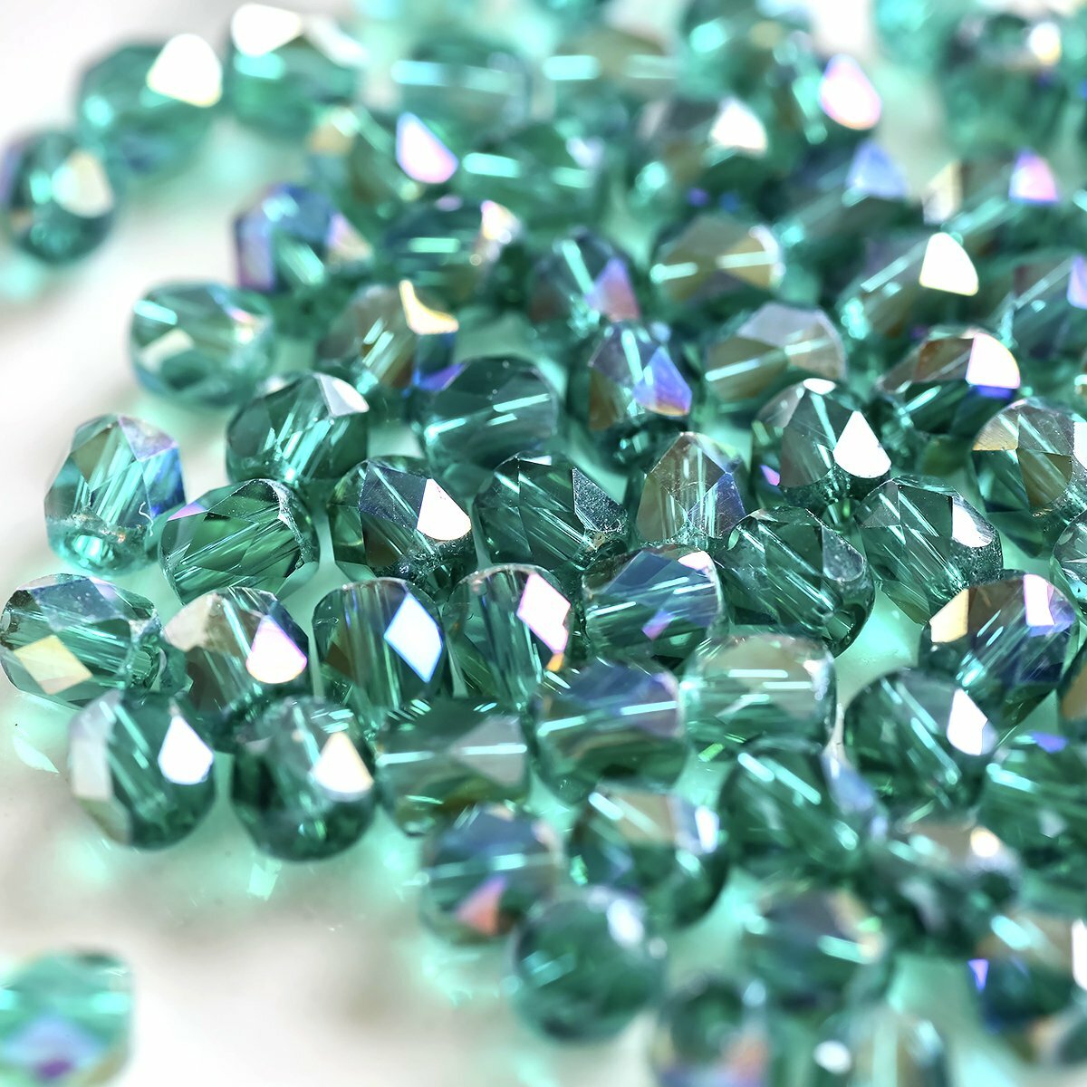 Бусины стеклянные бочонок ок. 60 шт, граненые 4x4 мм, цвет сине-зеленый радужный