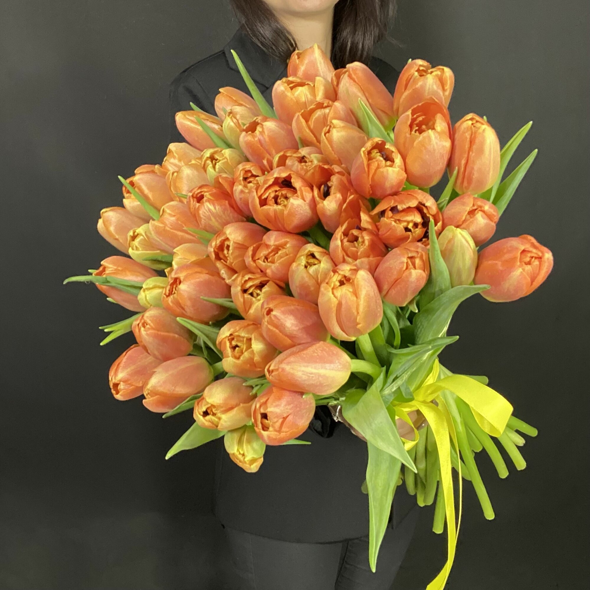 Пионовидные тюльпаны (тюльпан 51 шт.), высота букета 40 см, ширина 35 см