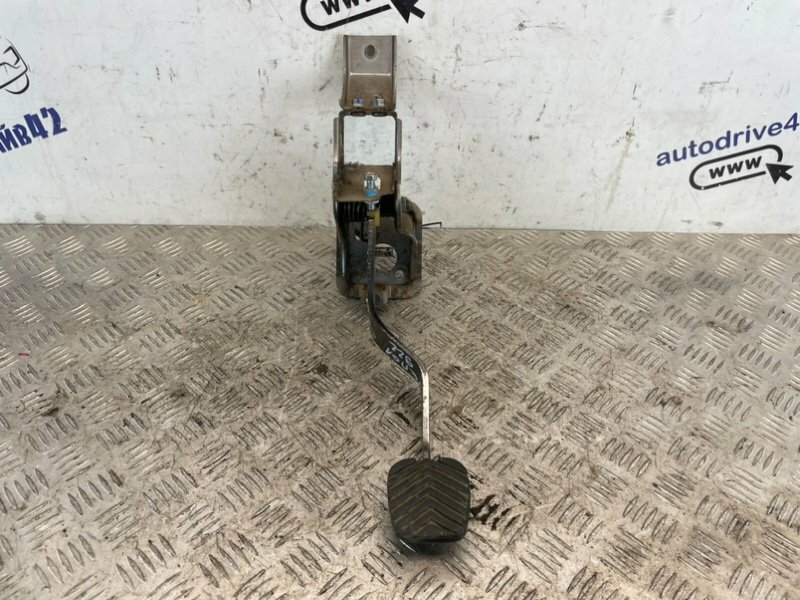 Б/У педаль сцепления Kia Venga 2010 YN G4FA 53994 Hyundai-KIA арт. 328021P100
