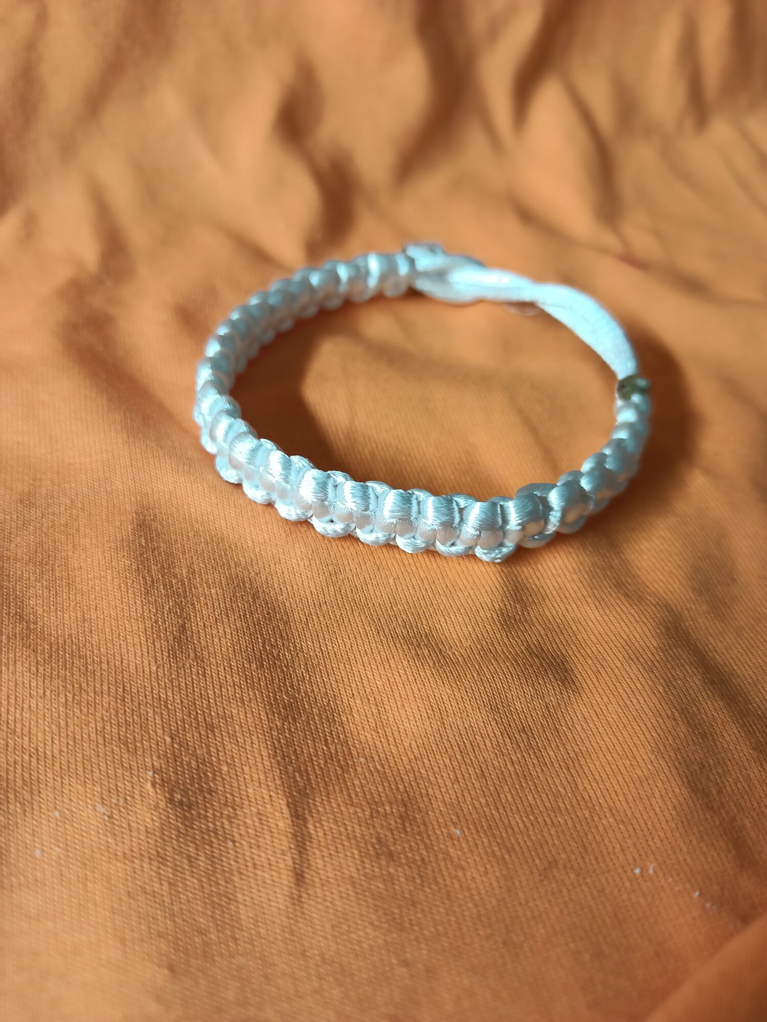 Плетеный браслет