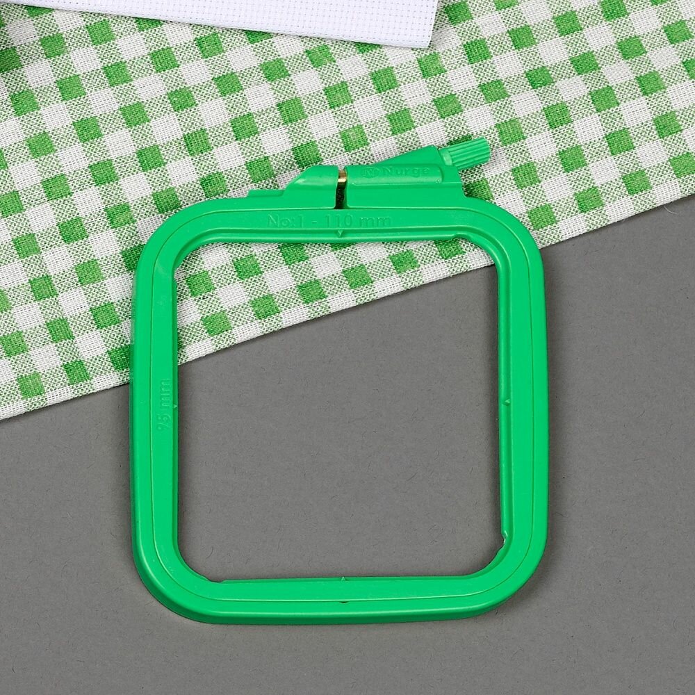 Пяльцы-рамка NURGE пластиковые, 110х95 мм, зеленые