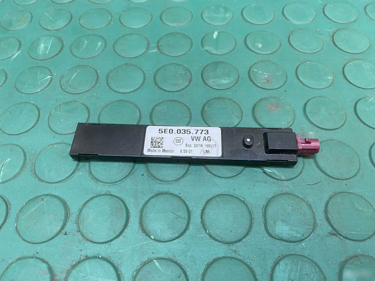 Антенна Skoda Octavia A7 2017-2020 5E0035773