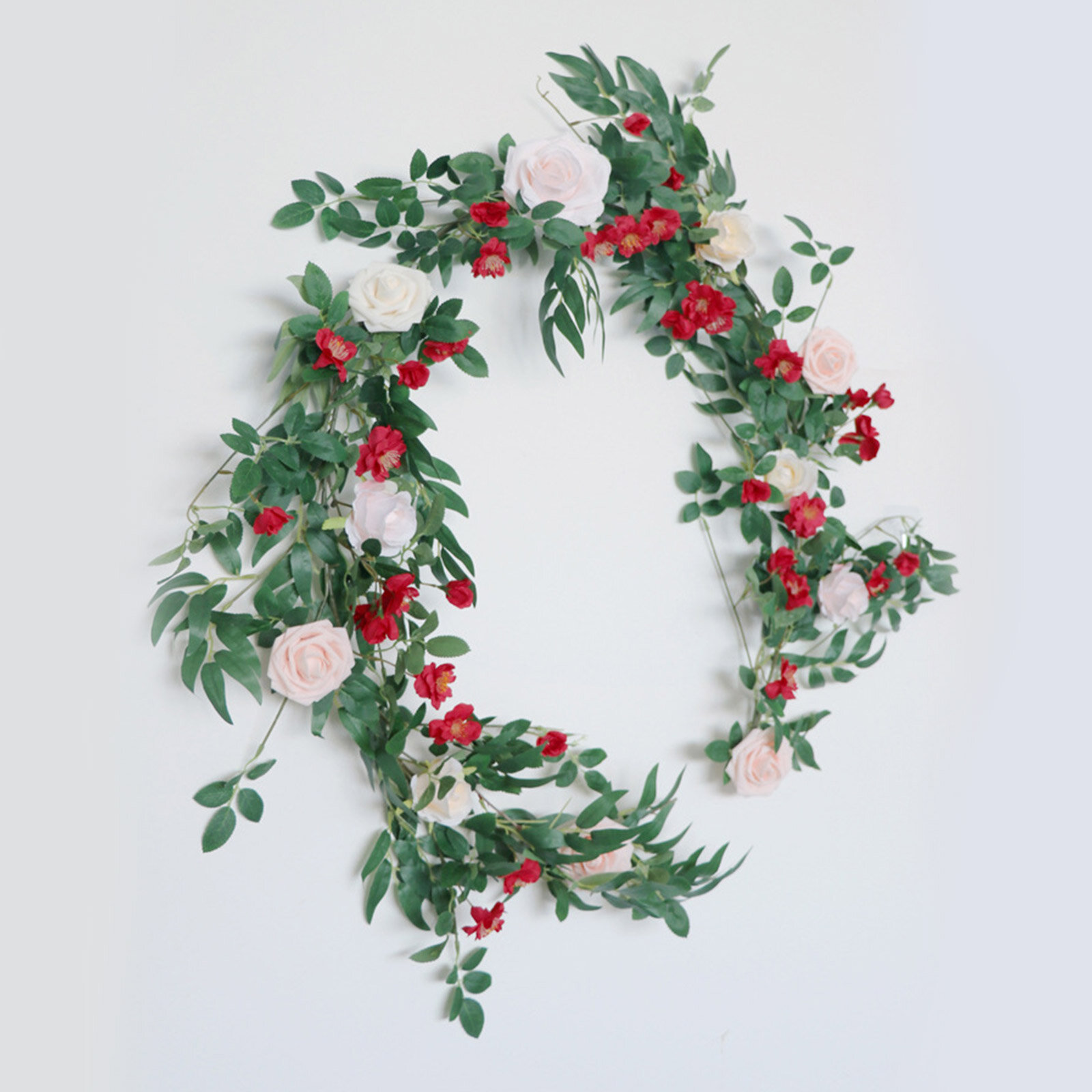 Искусственная лоза из ротанга в виде гирлянды