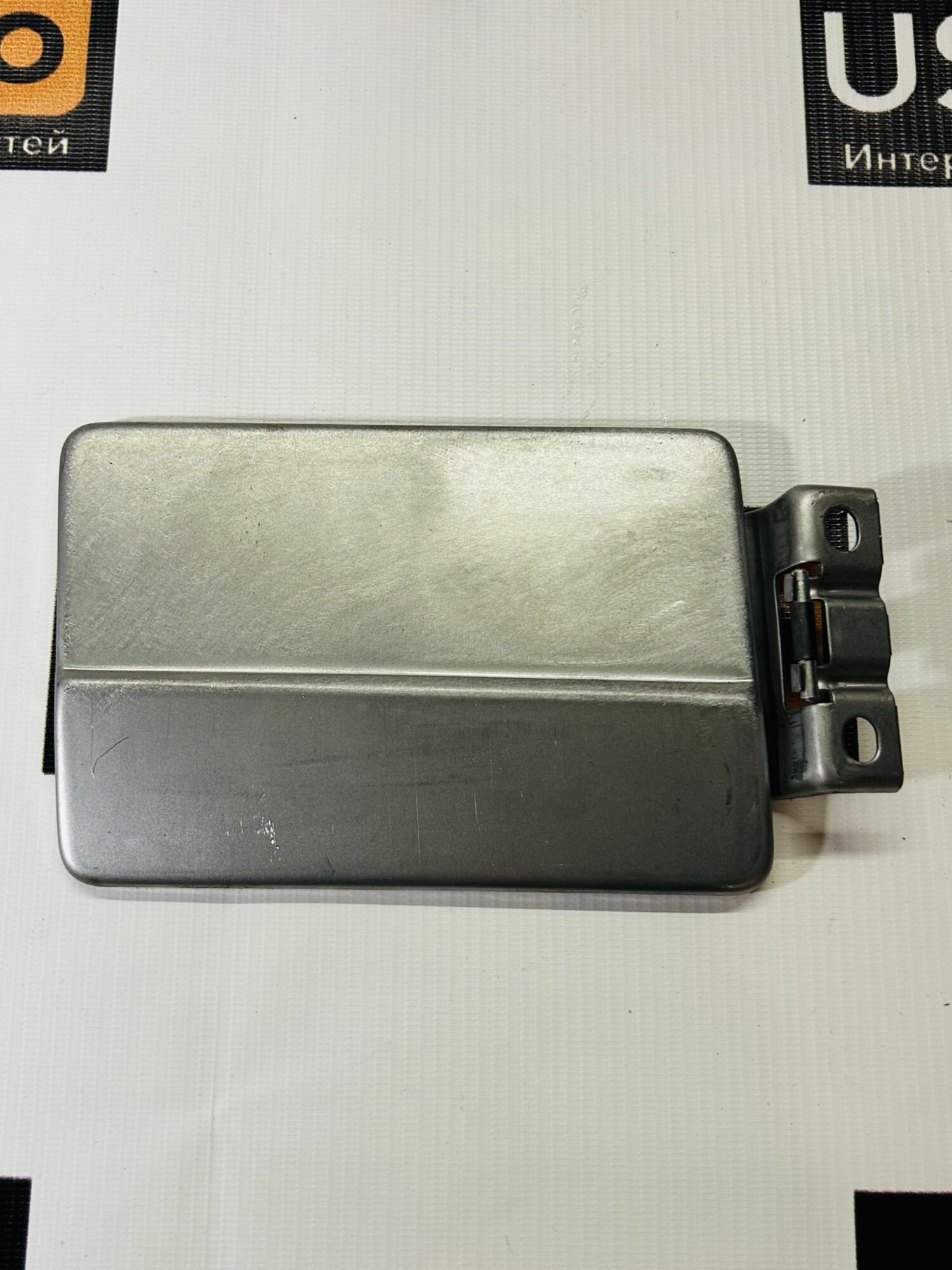 Лючок бензобака ВАЗ 2105 ,2107 (неокрашенный) арт. 21050840410200