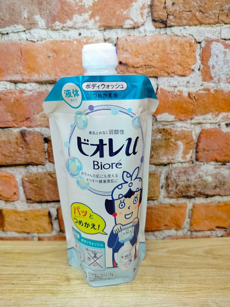 Kao Biore u Гель для душа с низким Ph уровнем и легким цветочный ароматом 340 мл запасной блок