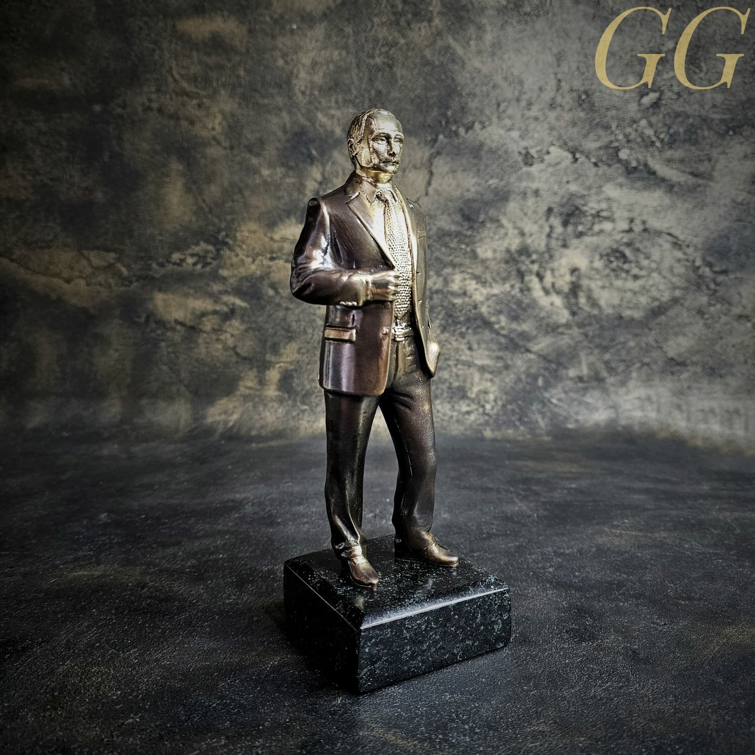 Статуэтка"Путин" бронза, змеевик