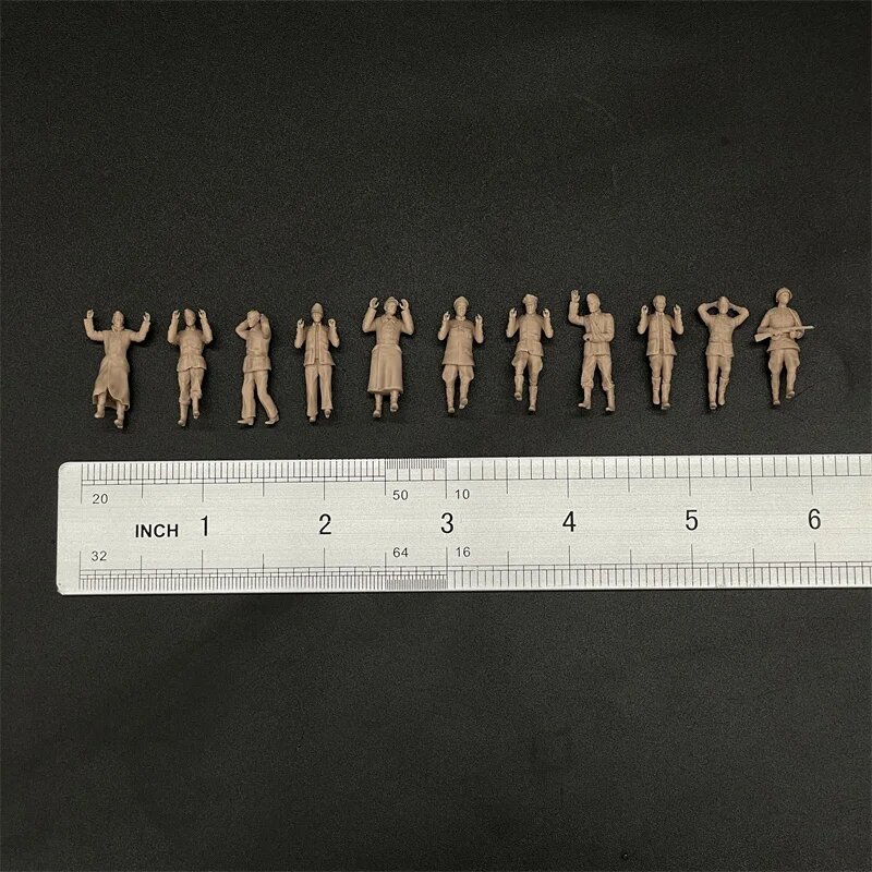 Неокрашенная модель солдата СССР 1/72