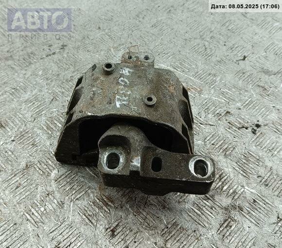 Подушка крепления двигателя Volkswagen Golf-4