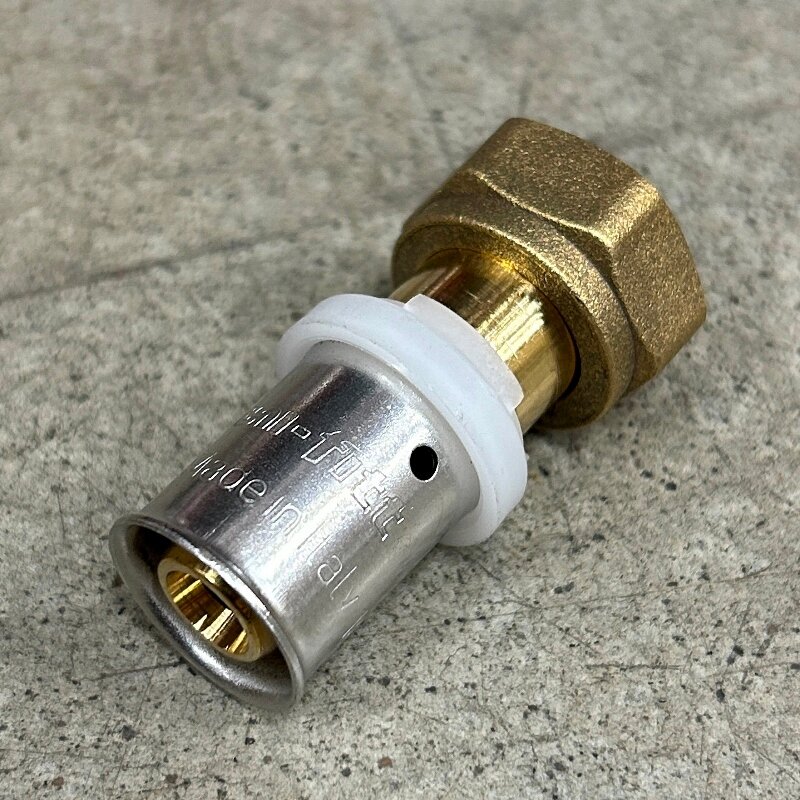 Муфта пресс-В 16 x 1/2' с разъемным соединением и плоской прокладкой UNI-FITT