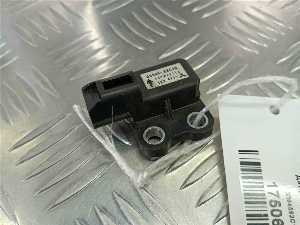 Датчик ускорения Б/У для SUZUKI JIMNY III рестайлинг (2005—2012) 33945-82C10