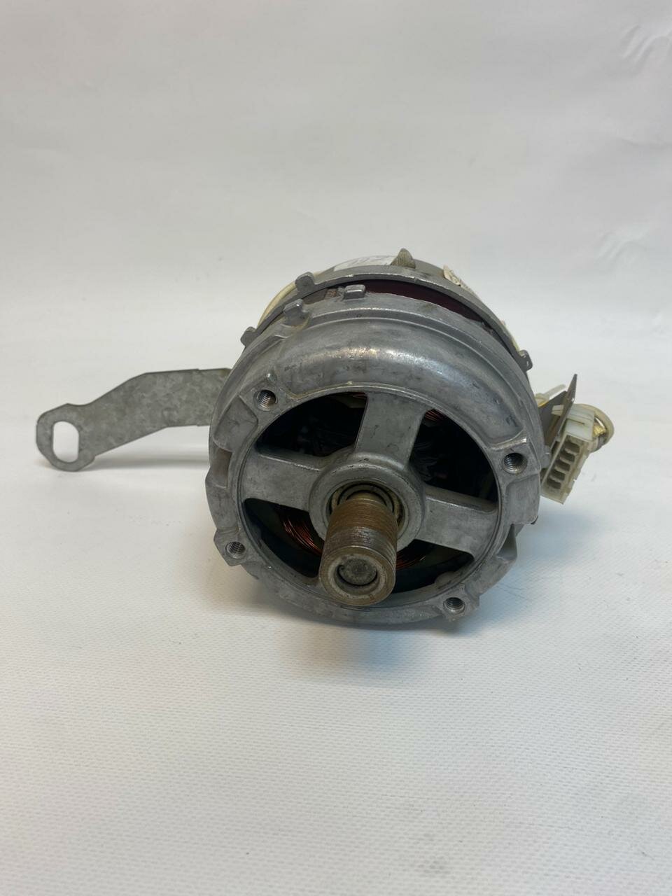 197 Двигатель стиральной машины Indesit 116190206 б/у - 6 контактов