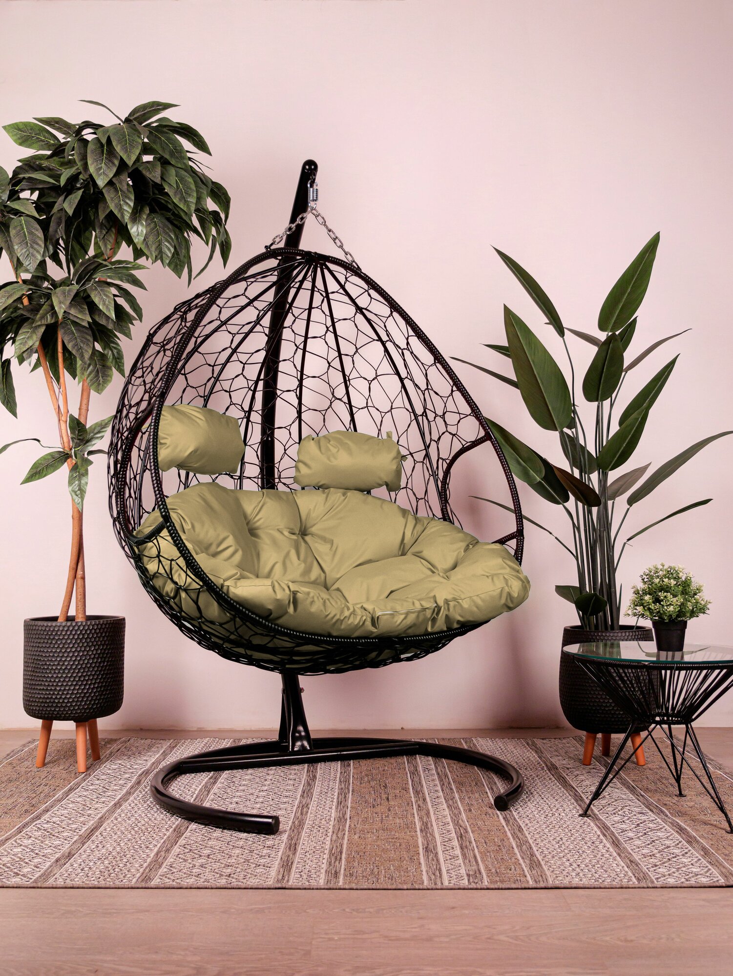 Подвесное кресло для двоих, с ротангом чёрное, бежевая подушка