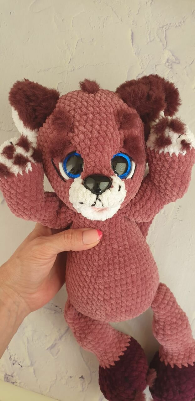 Мягкая вязаная плюшевая игрушка котенок каракала, темно-розовый, 36 см, вязаный, ручная работа