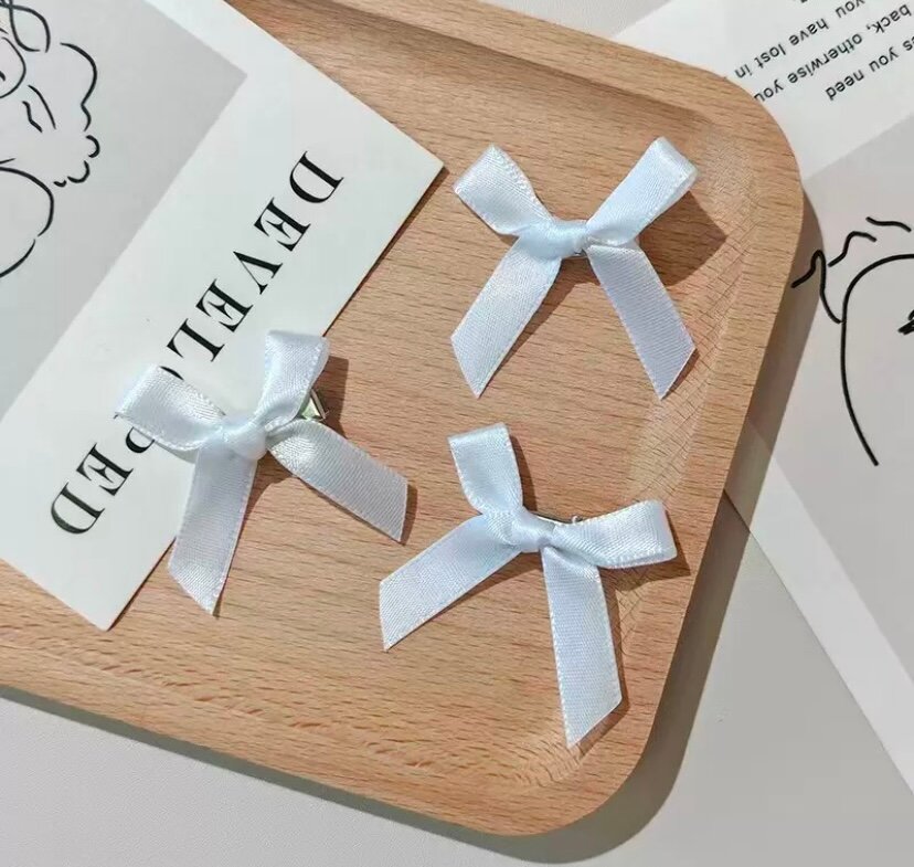 Тренд сезона: набор маленьких заколок «бантики» для волос 10 шт. , цвет белый