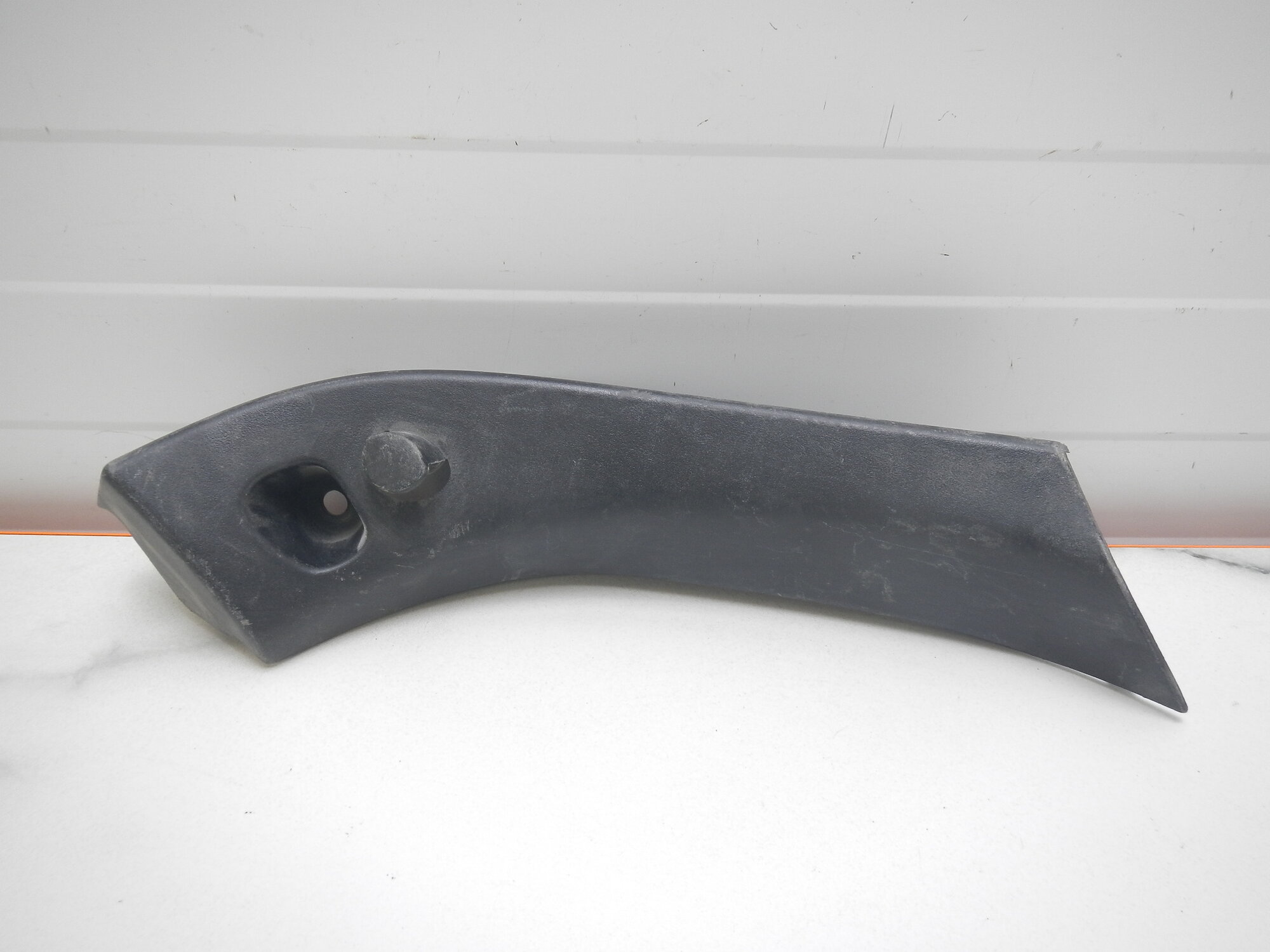 Б/У Обшивка двери багажника, Ford (Форд)-FIESTA (08-17) FORD FIESTA (08-17) левая Царапины. 613680 FORD арт. 8A69A42907AEW