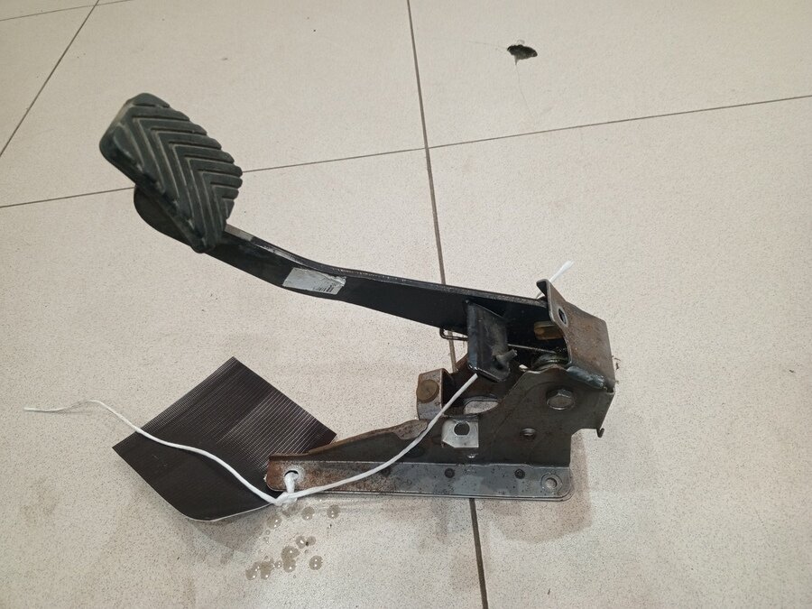 Педаль сцепления от Hyundai Solaris 2010-2017