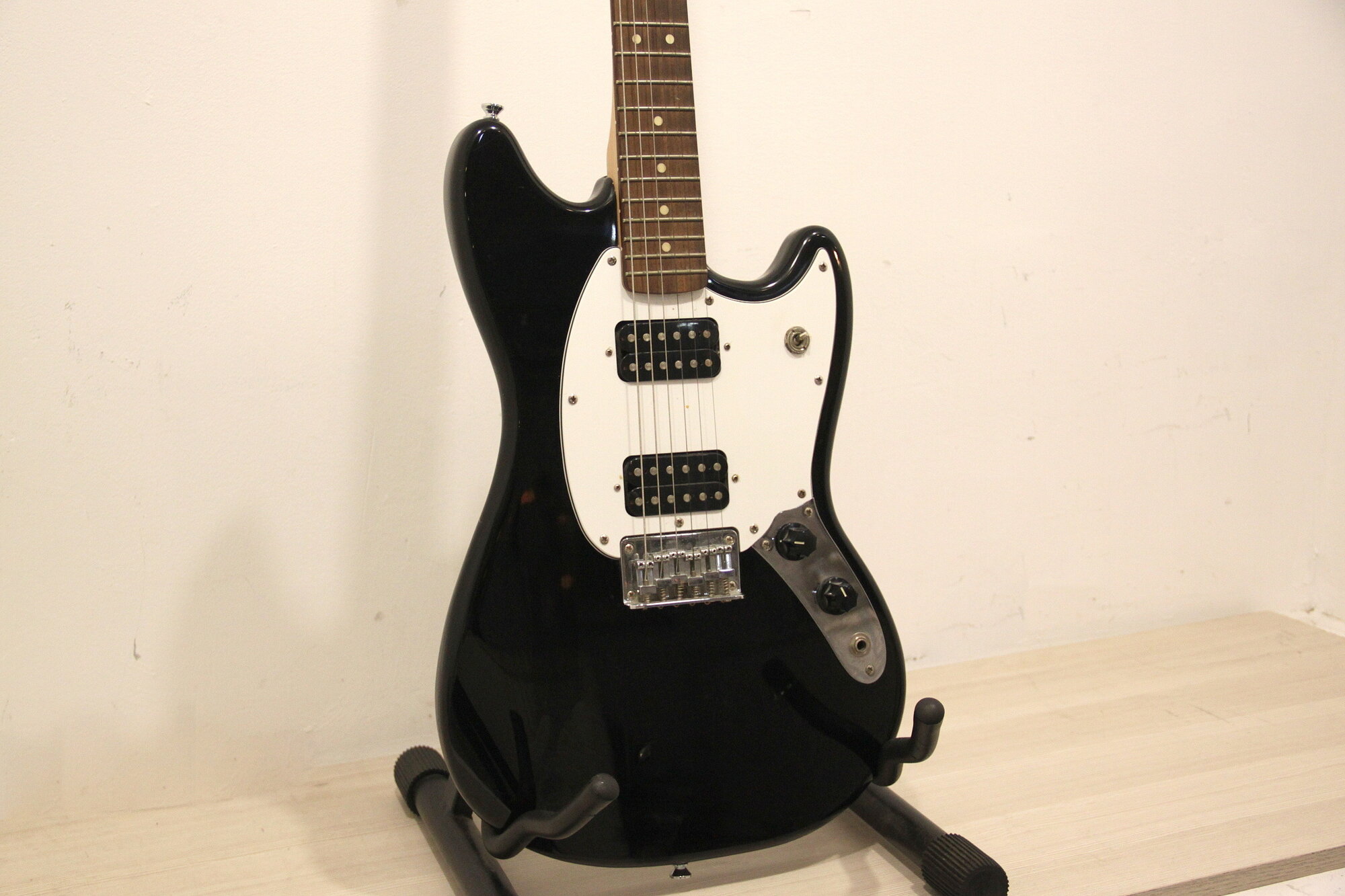 Электрогитара Fender Squier Bullet Mustang (2)