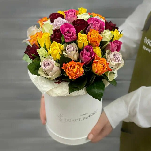 Букет Букет Маркет, розы, 19 шт, в шляпной коробке, разноцветные
