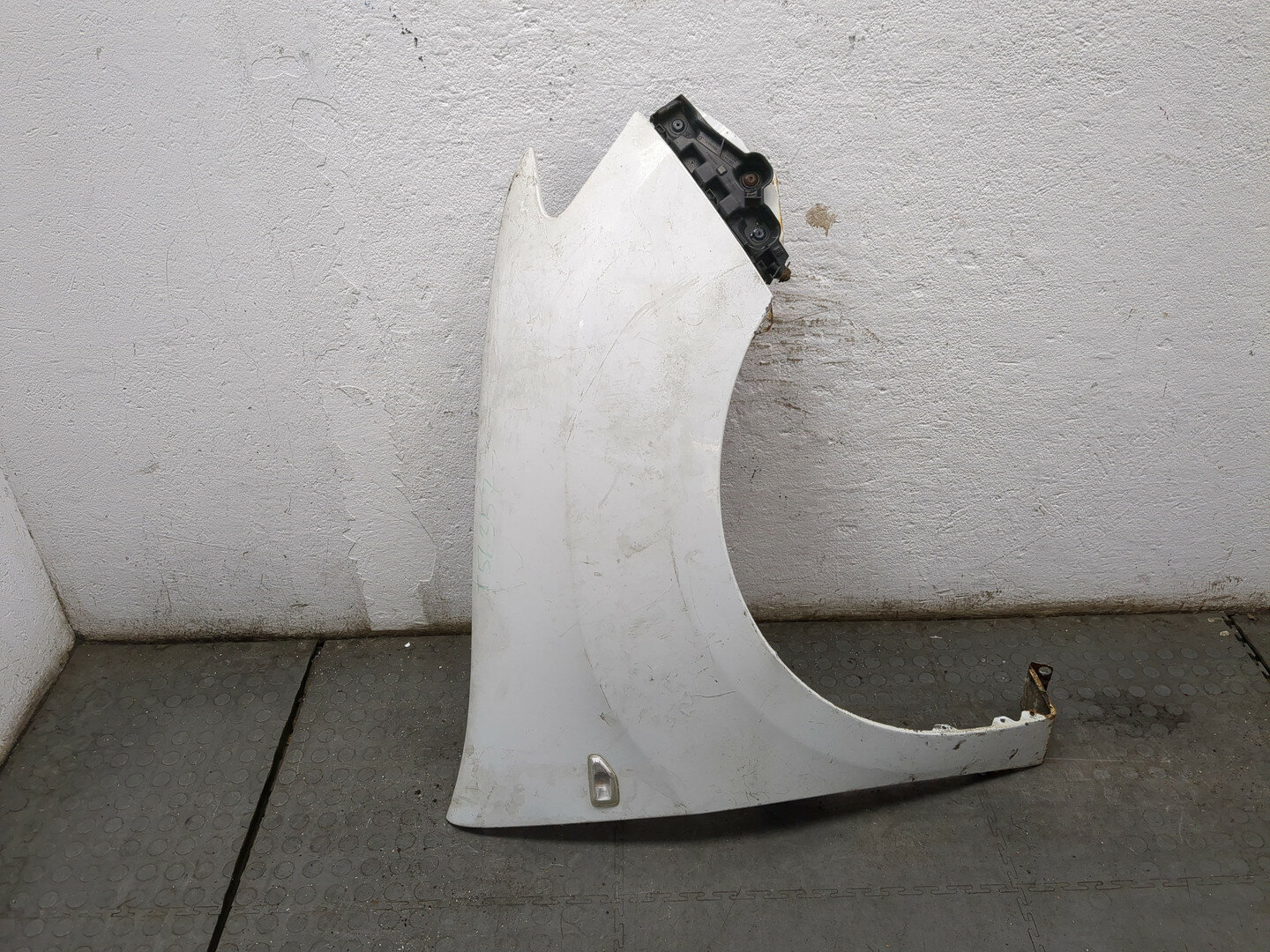 Крыло правое переднее Dacia Logan Б/У