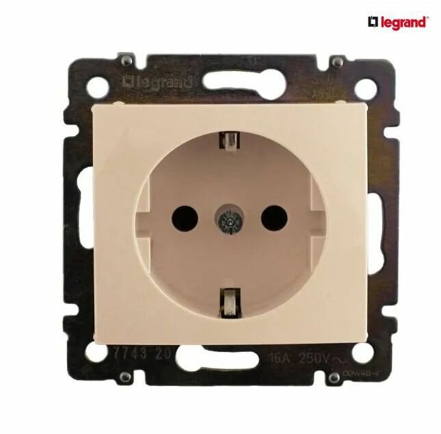 Розетка электрическая Legrand Valena (слоновая кость) 774321 1 шт