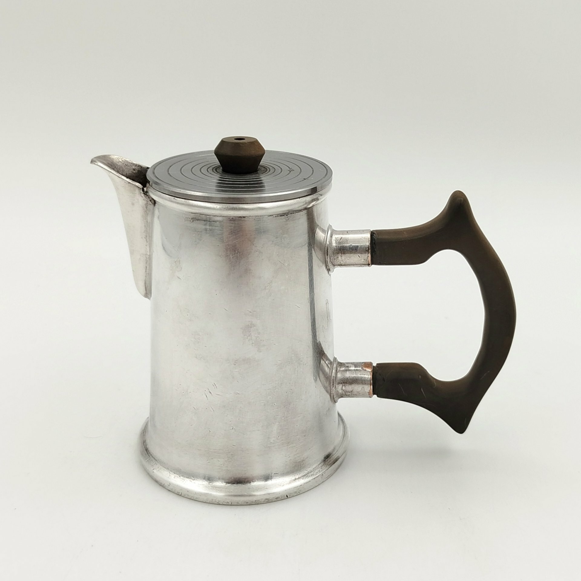 Кофейник с откидной крышкой, мНЦ (медь-никель-цинк), полимерный материал