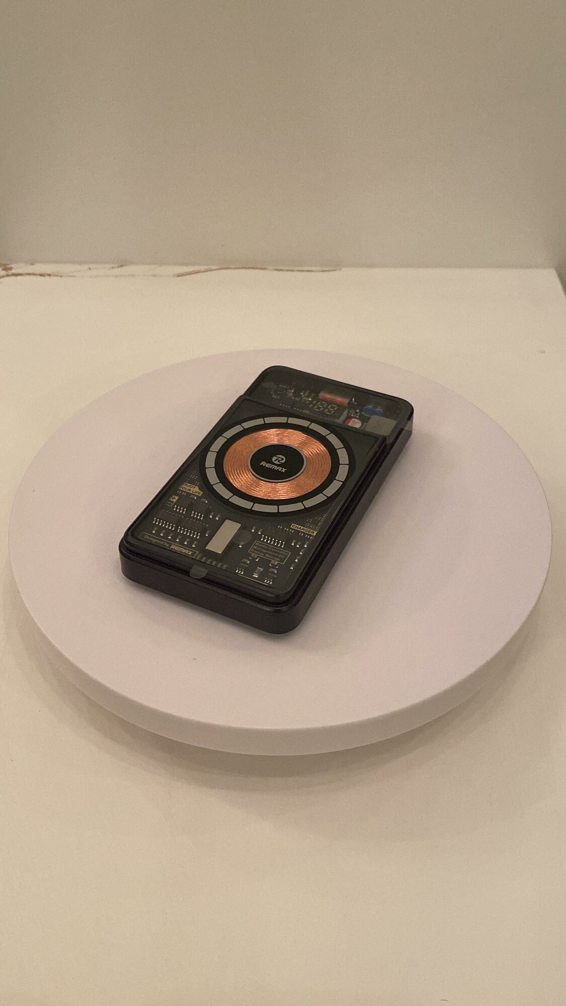 Внешний аккумулятор повербанк магнитный 10 000 мАч с magsafe и шнурами USB-C и Ligthning