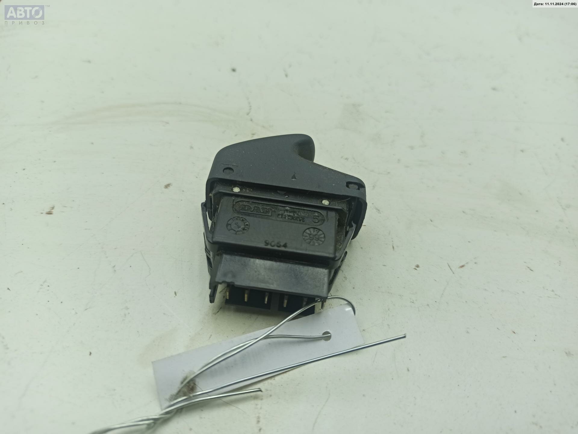 Кнопка стеклоподъемника переднего правого Renault Megane 1 (1995-2003)